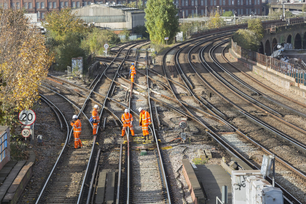 New FTA Rule Establishes Safety Standards for Rail Workers on Tracks ...